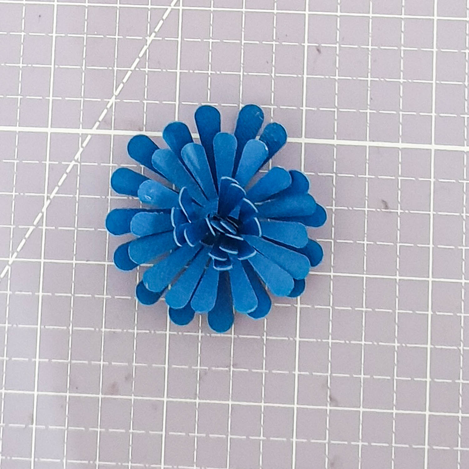 Blumenkranz basteln aus Papier mit dem Plotter - Funkelfaden