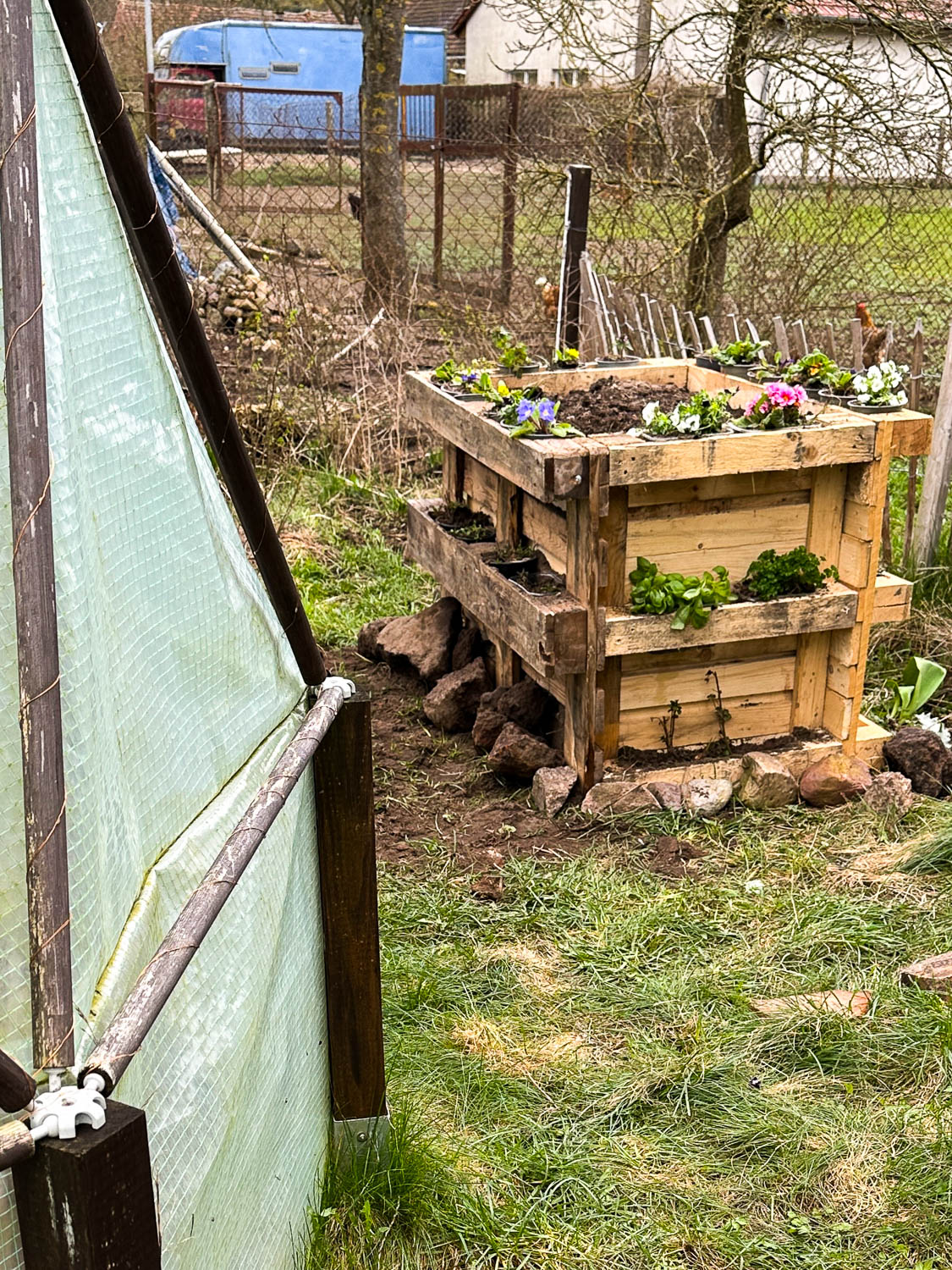 Hochbeet bauen aus Paletten - Funkelfaden
