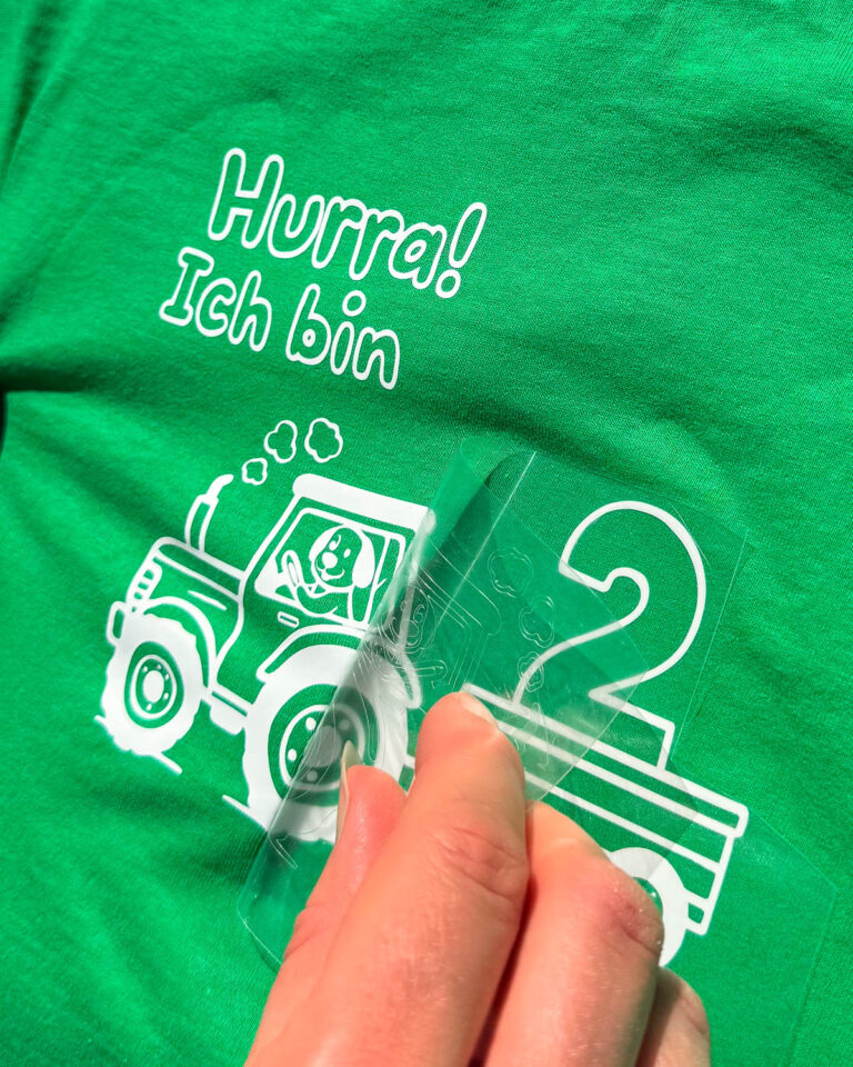 Plotterfreebie - Geburtstagsshirt mit Traktor plotten - Funkelfaden
